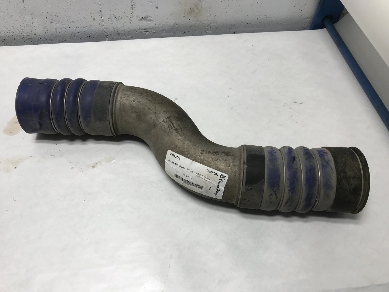 21685716 | Mack CXU613 Air Transfer Tube for Sale