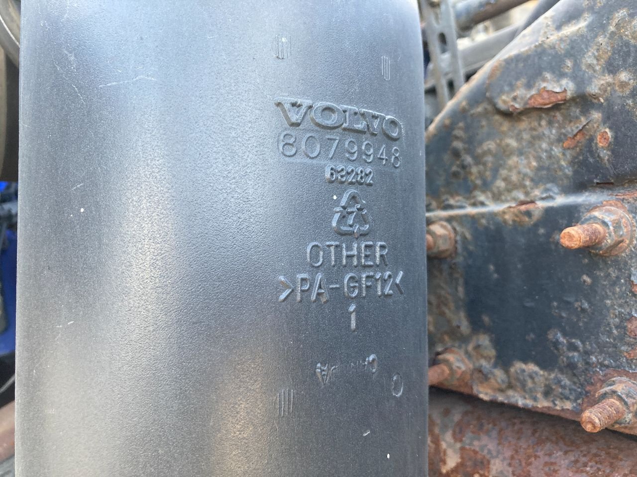 8079948 | Volvo VNL Air Transfer Tube for Sale