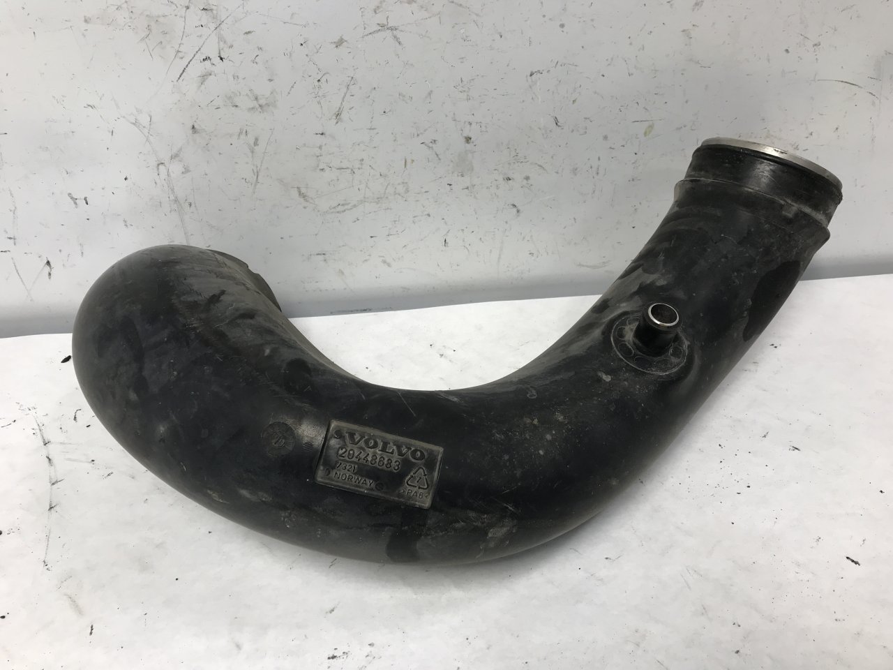 20448683 | Volvo VNL Air Transfer Tube for Sale