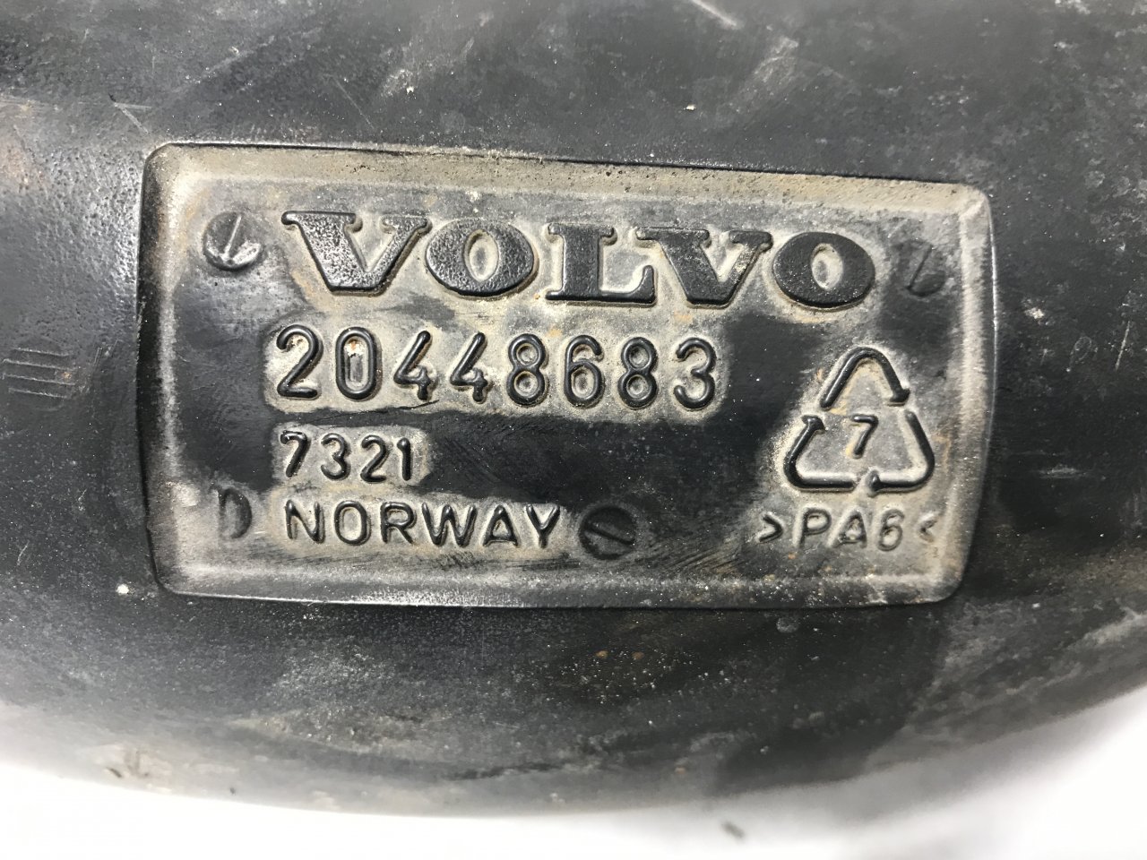 20448683 | Volvo VNL Air Transfer Tube for Sale