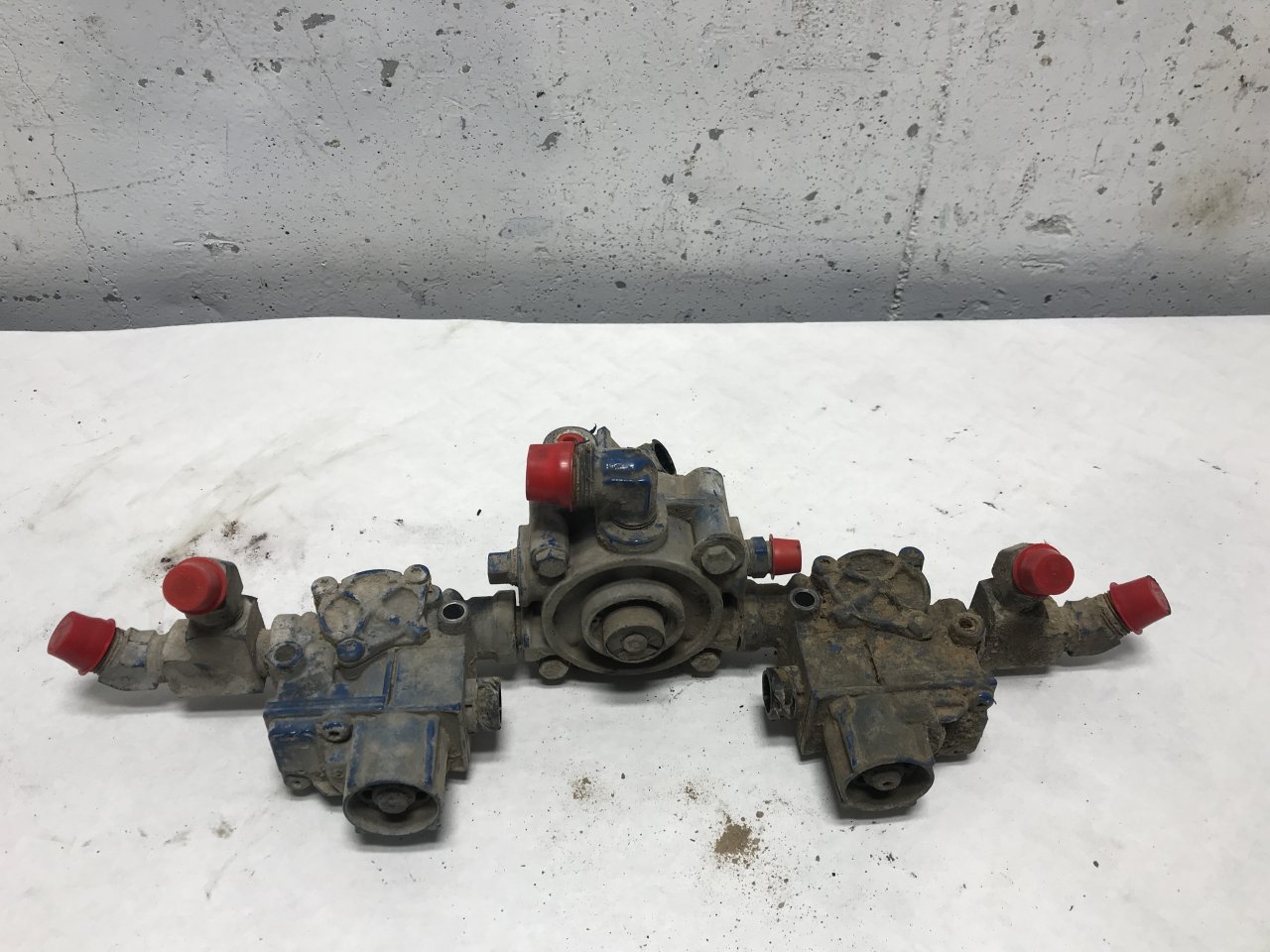 300317 | Bendix 021560 Air Valve for Sale