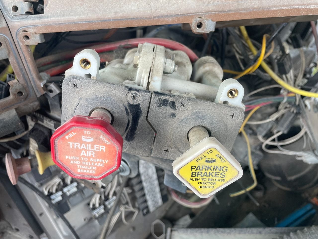 Bendix 101890 Air Valve for Sale