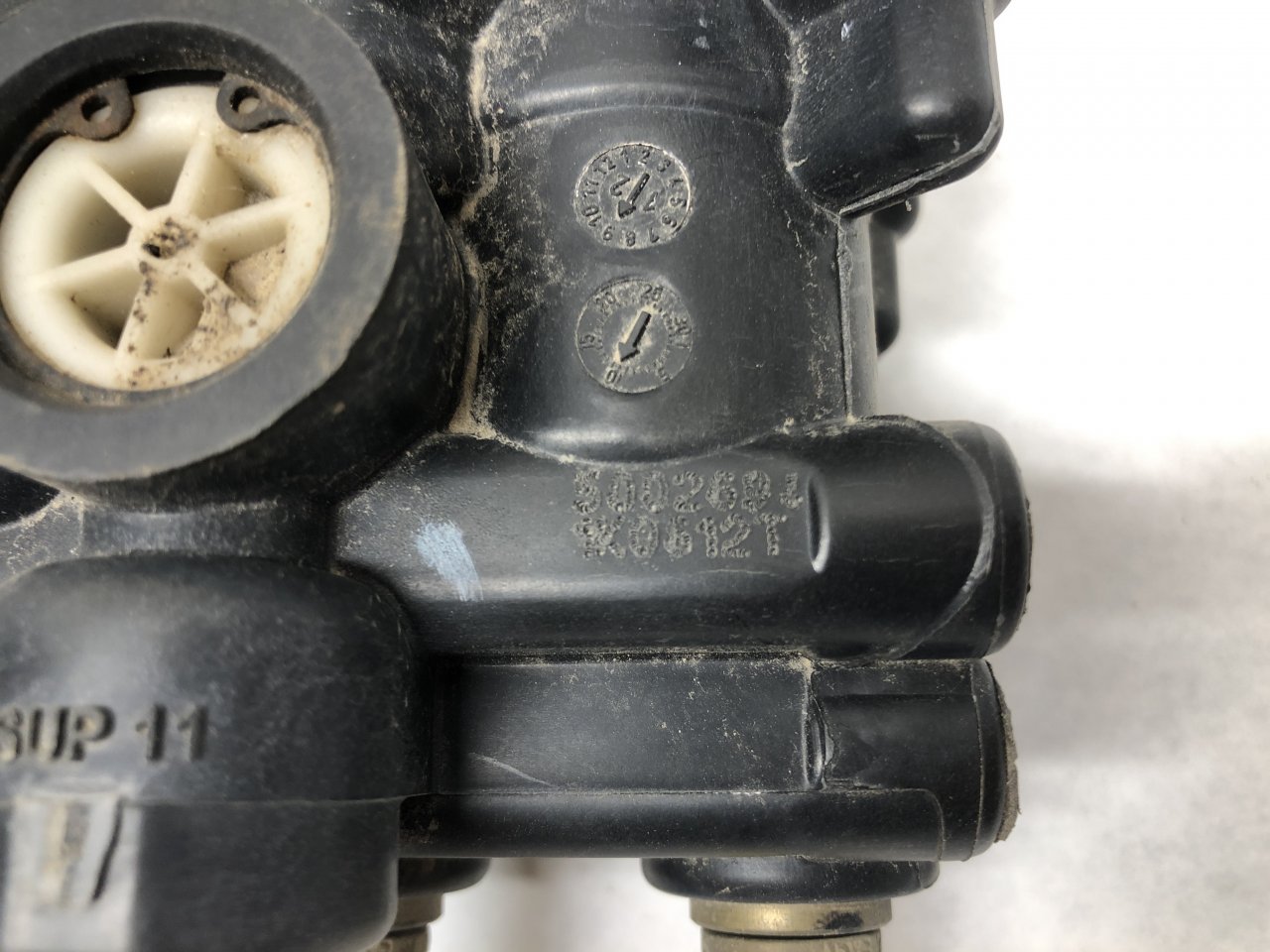 Bendix 5002694 Air Valve for Sale