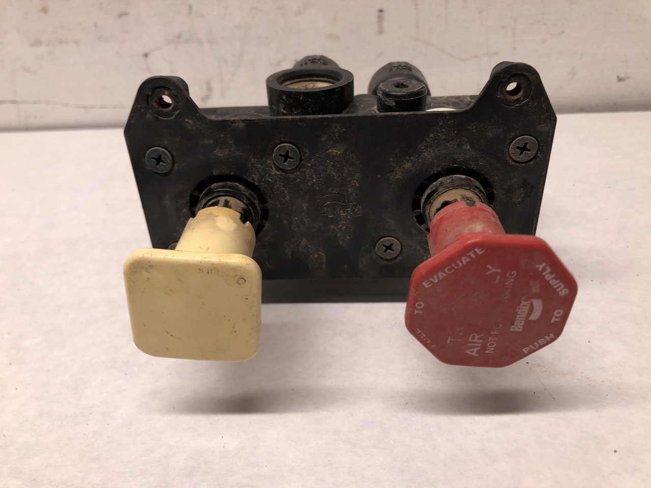 Bendix 5002694 Air Valve for Sale