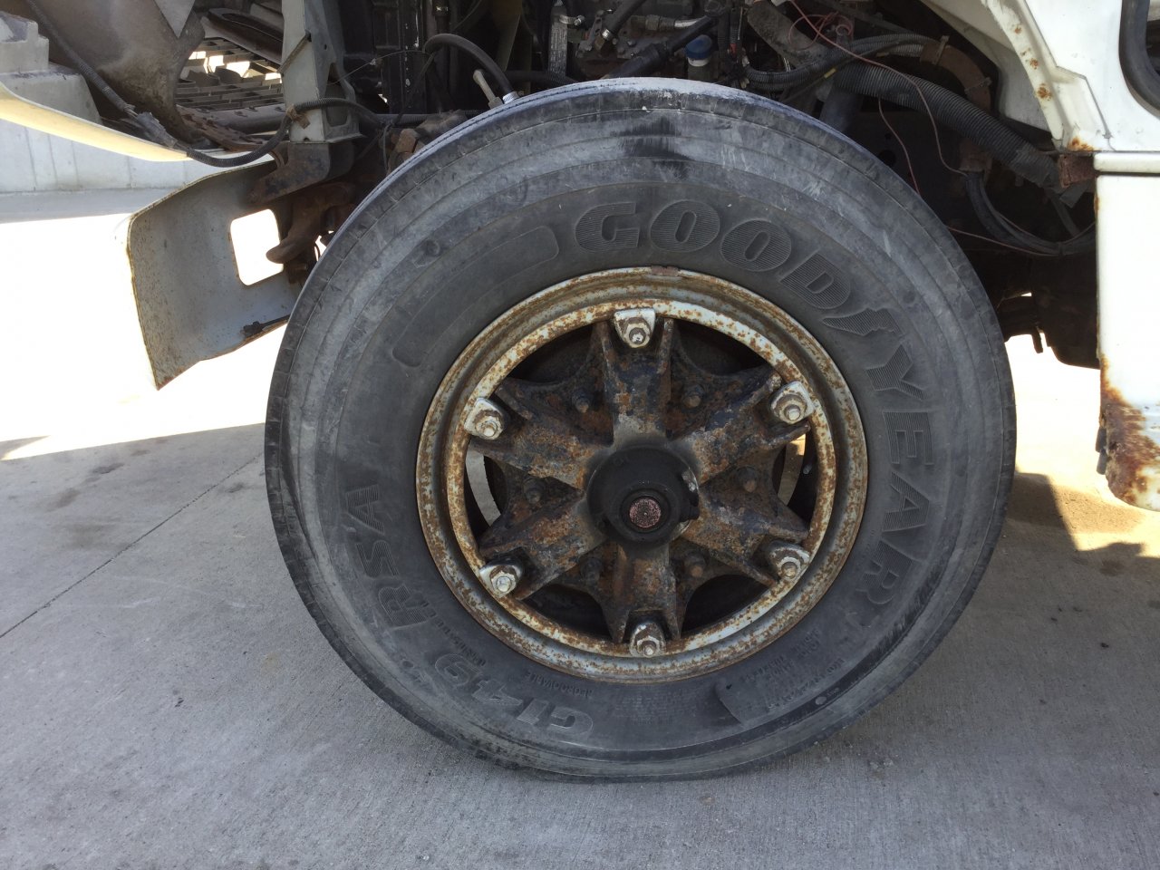 Ford F700 Hub for Sale