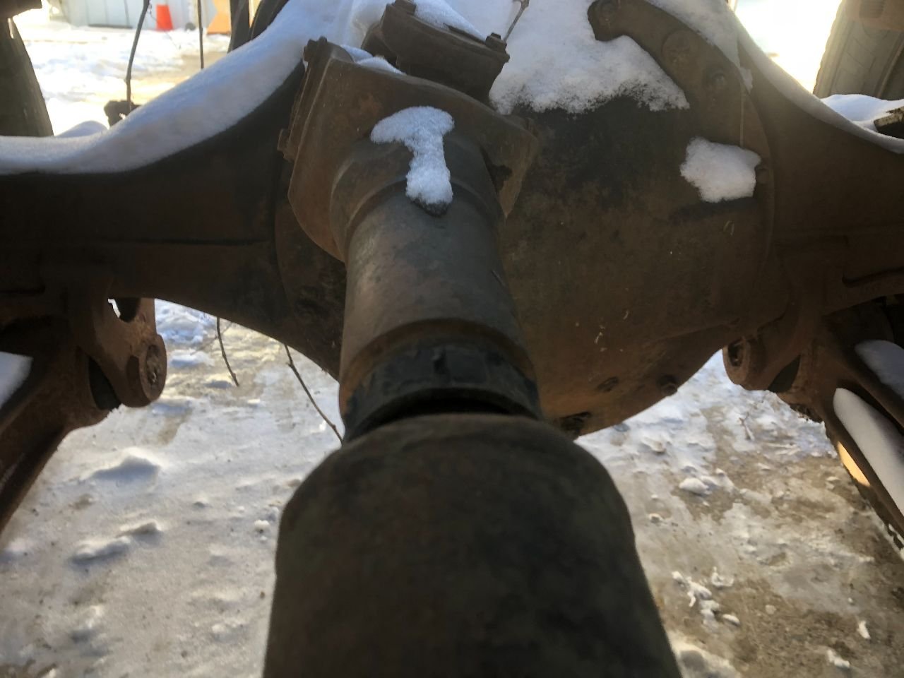 Eaton DS381 Axle Housing for Sale