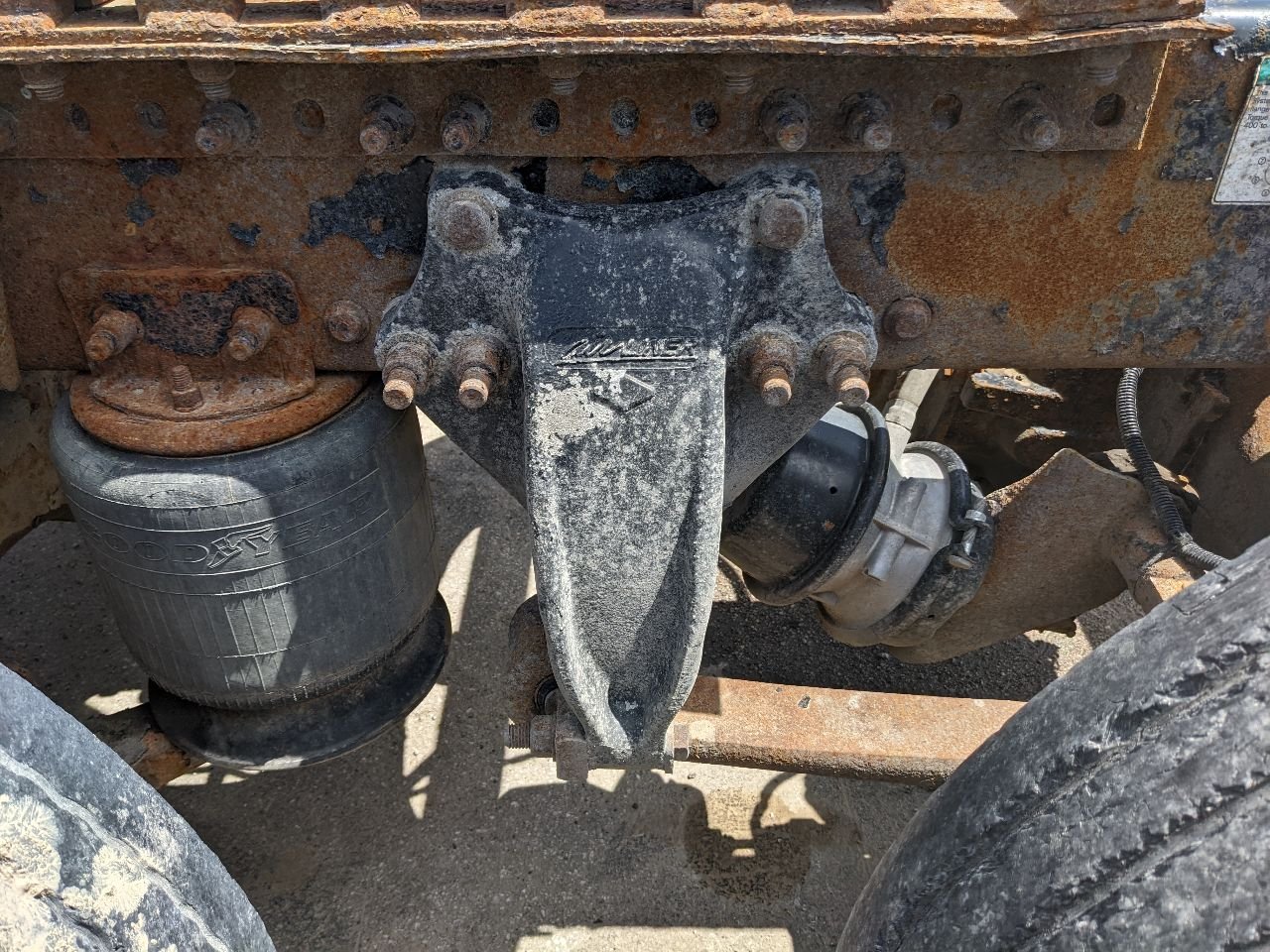 Freightliner FLD112 Suspension Spring Hanger for Sale