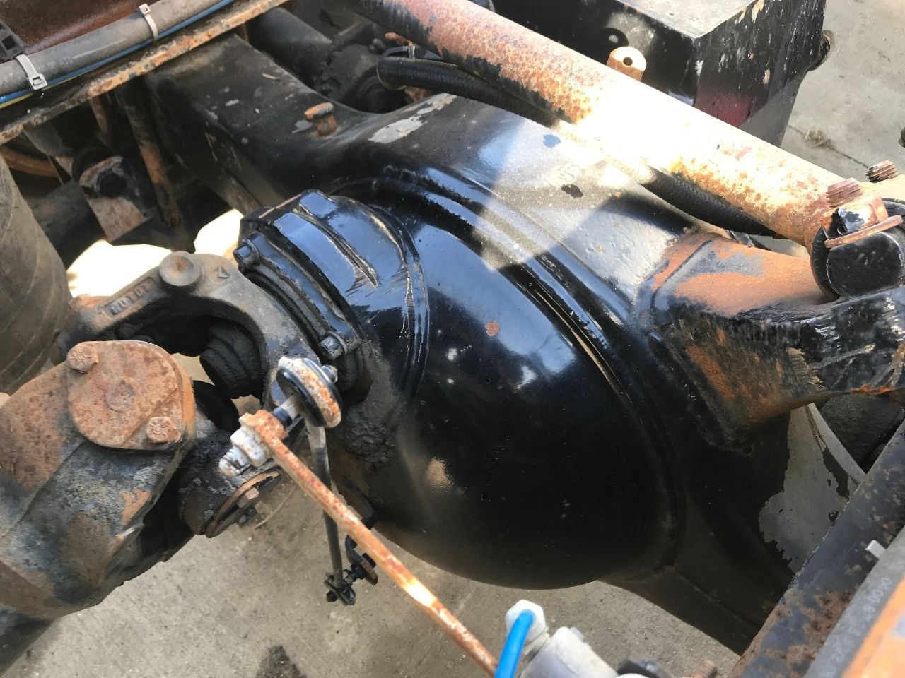 AVH00106323 | Meritor RD20145 Axle Housing for Sale