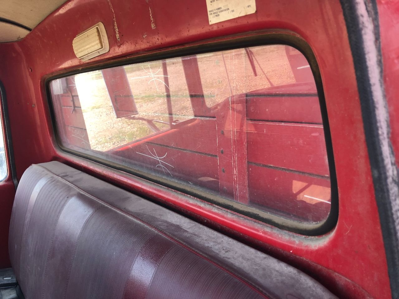 International 1600 LOADSTAR Back Glass for Sale