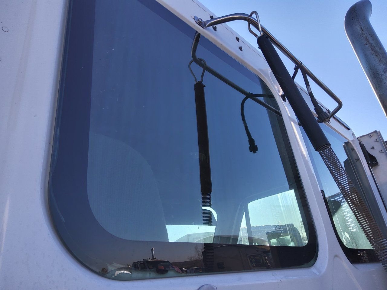 18-53485-000 | Freightliner CASCADIA Back Glass for Sale
