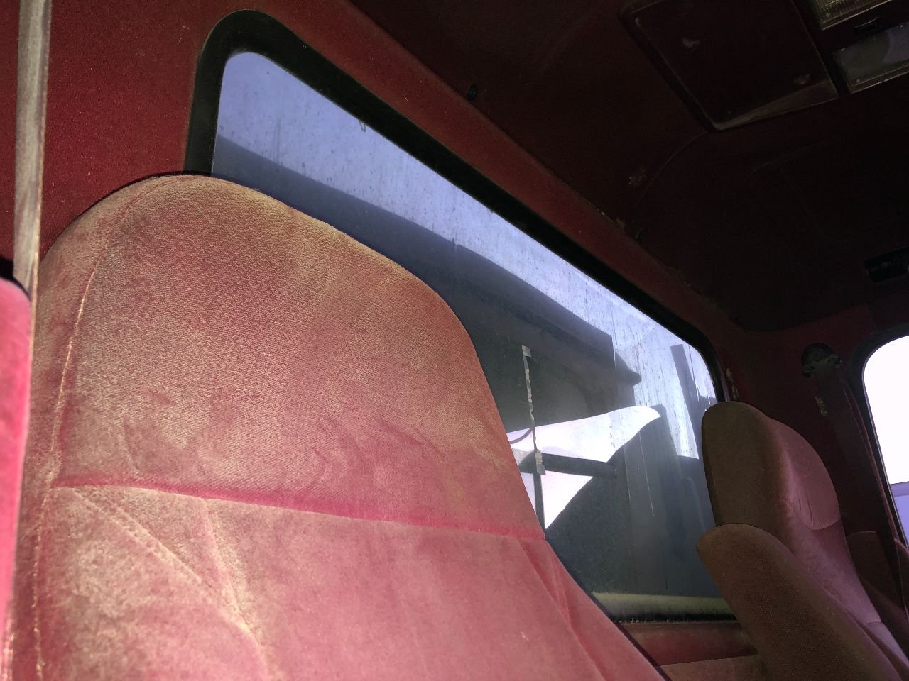 Mack CL600 Back Glass for Sale