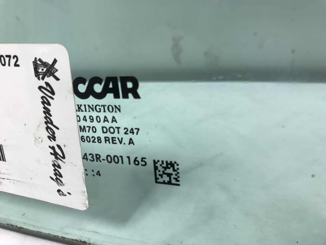 43R-001165 | Kenworth T680 Back Glass for Sale