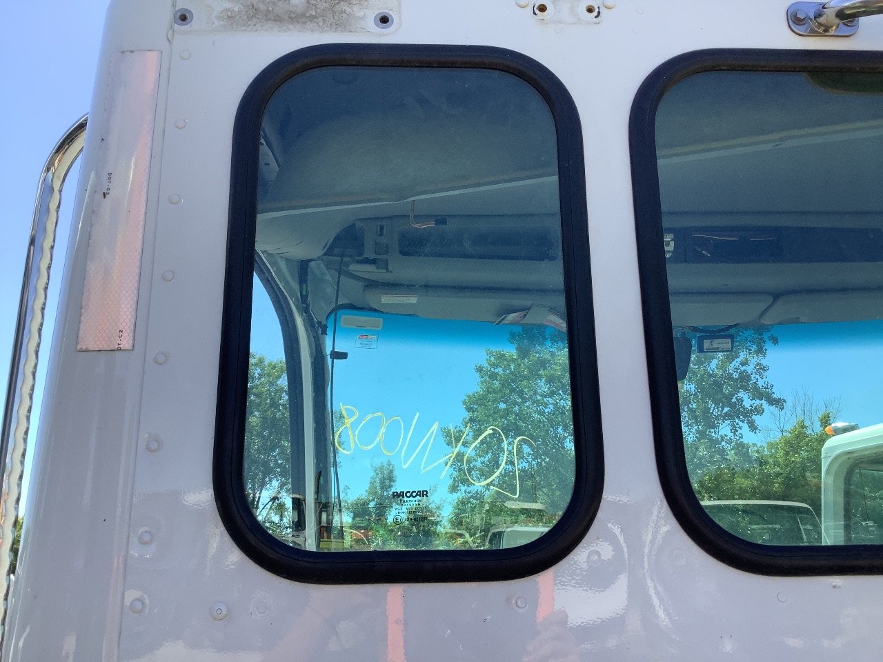 R44-1112 | Kenworth T680 Back Glass for Sale