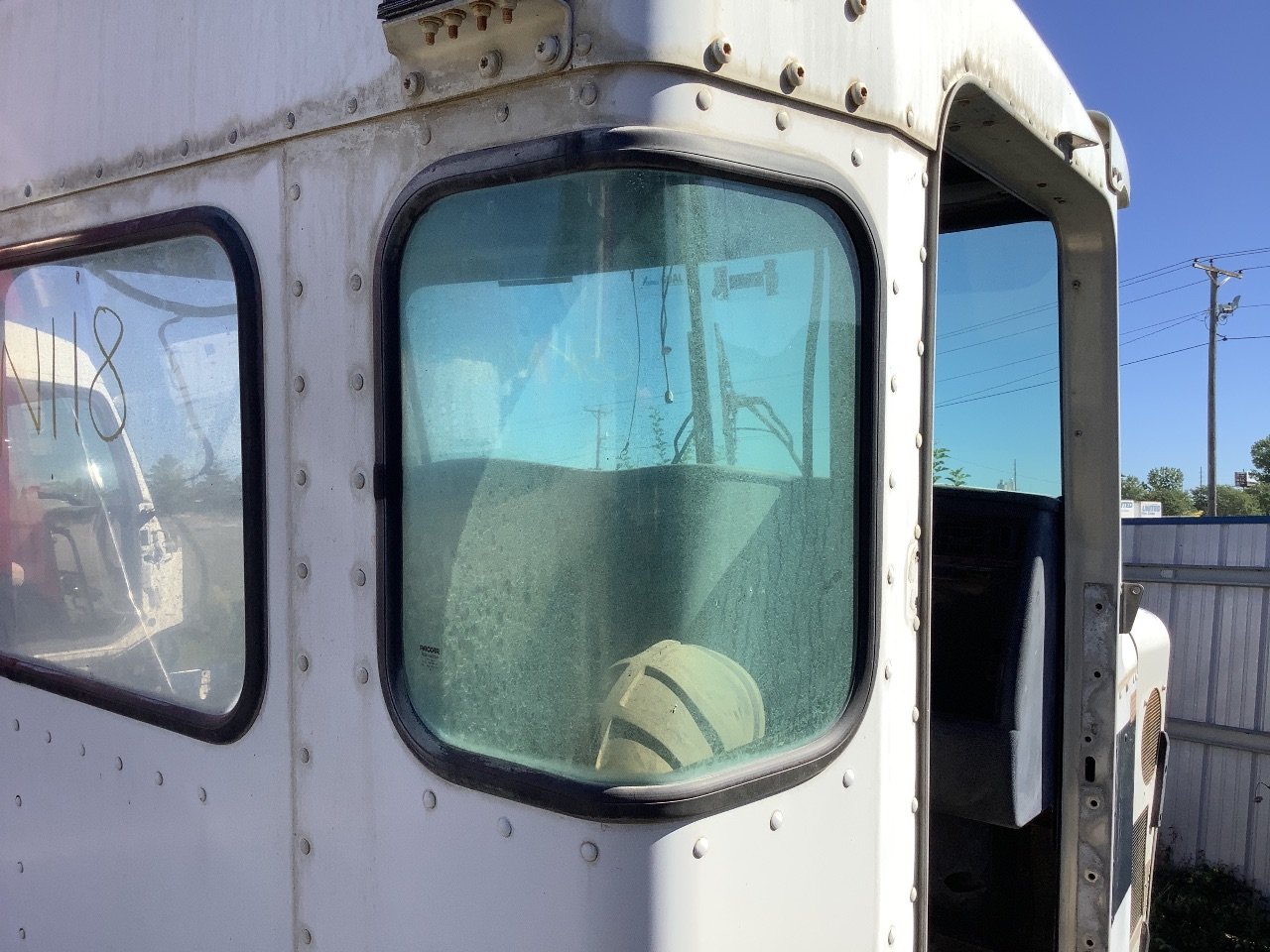K134-184 | Kenworth W900S Back Glass for Sale