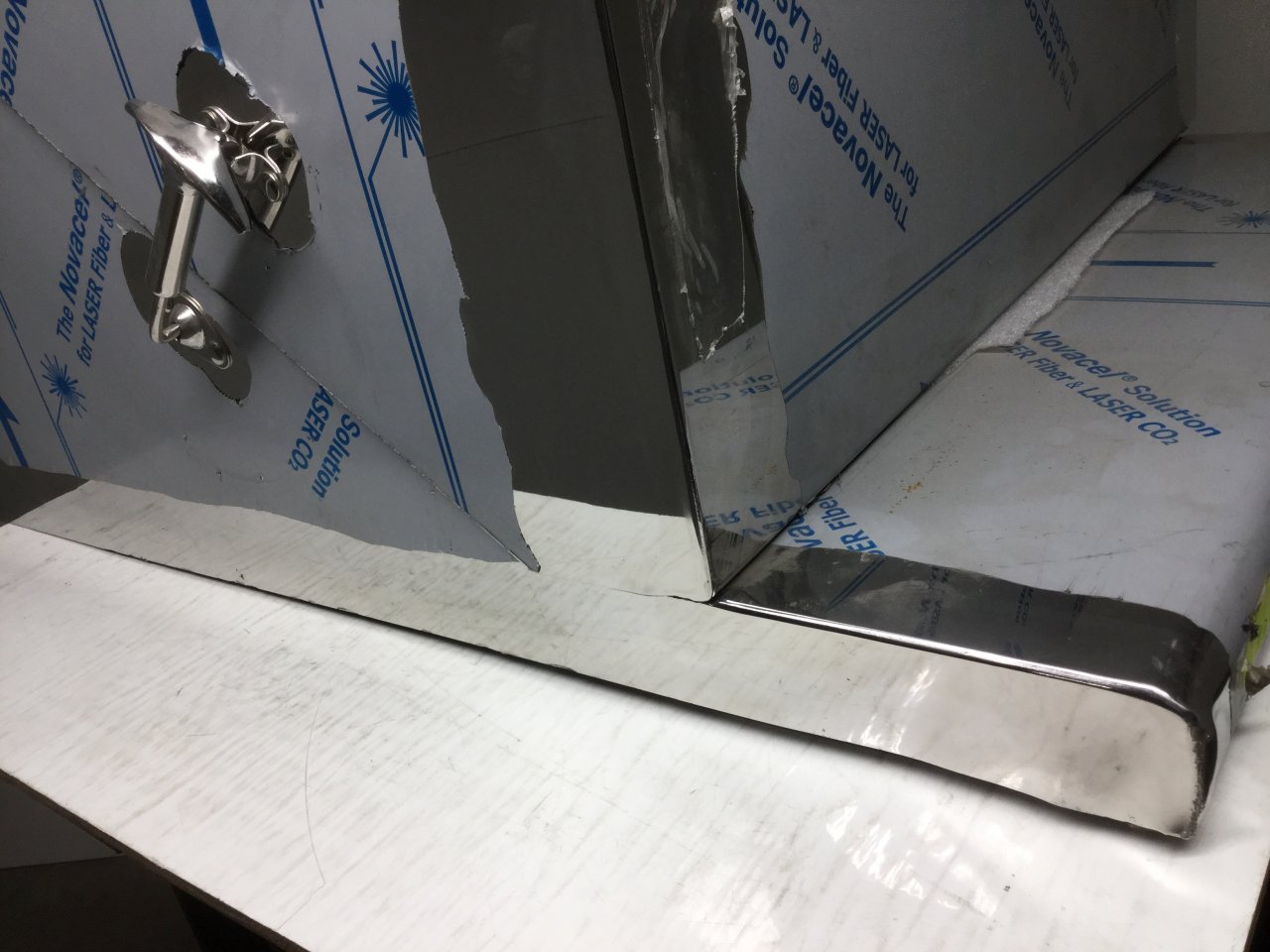 01-05153000 | Peterbilt 389 Battery Box for Sale