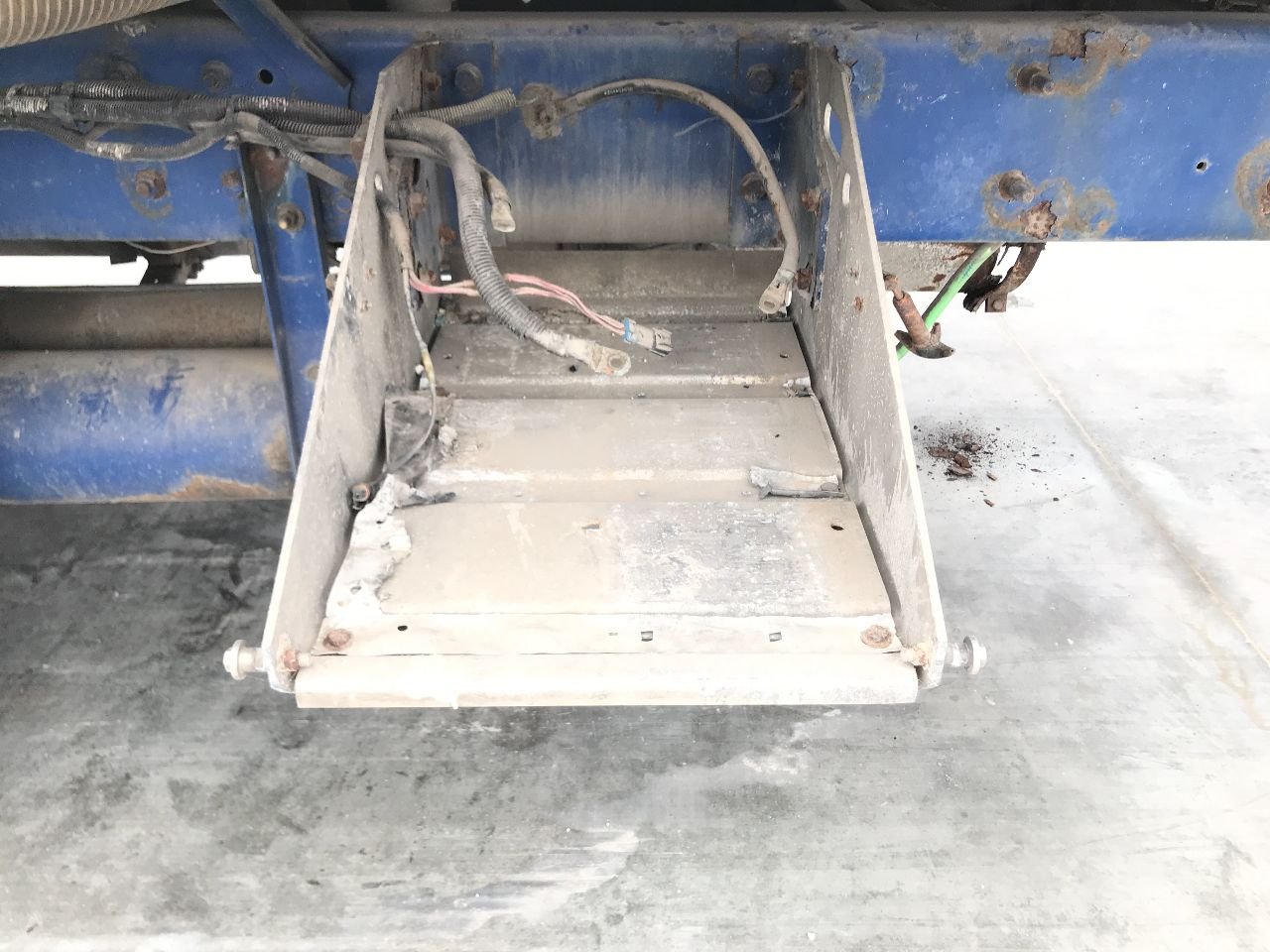 International 9900 Battery Box for Sale