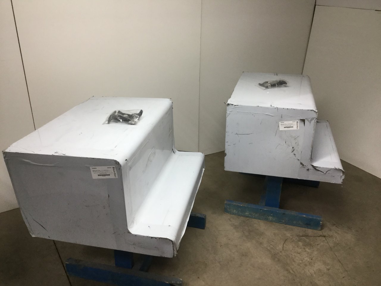 01-05153002 | Peterbilt 389 Battery Box Cover for Sale