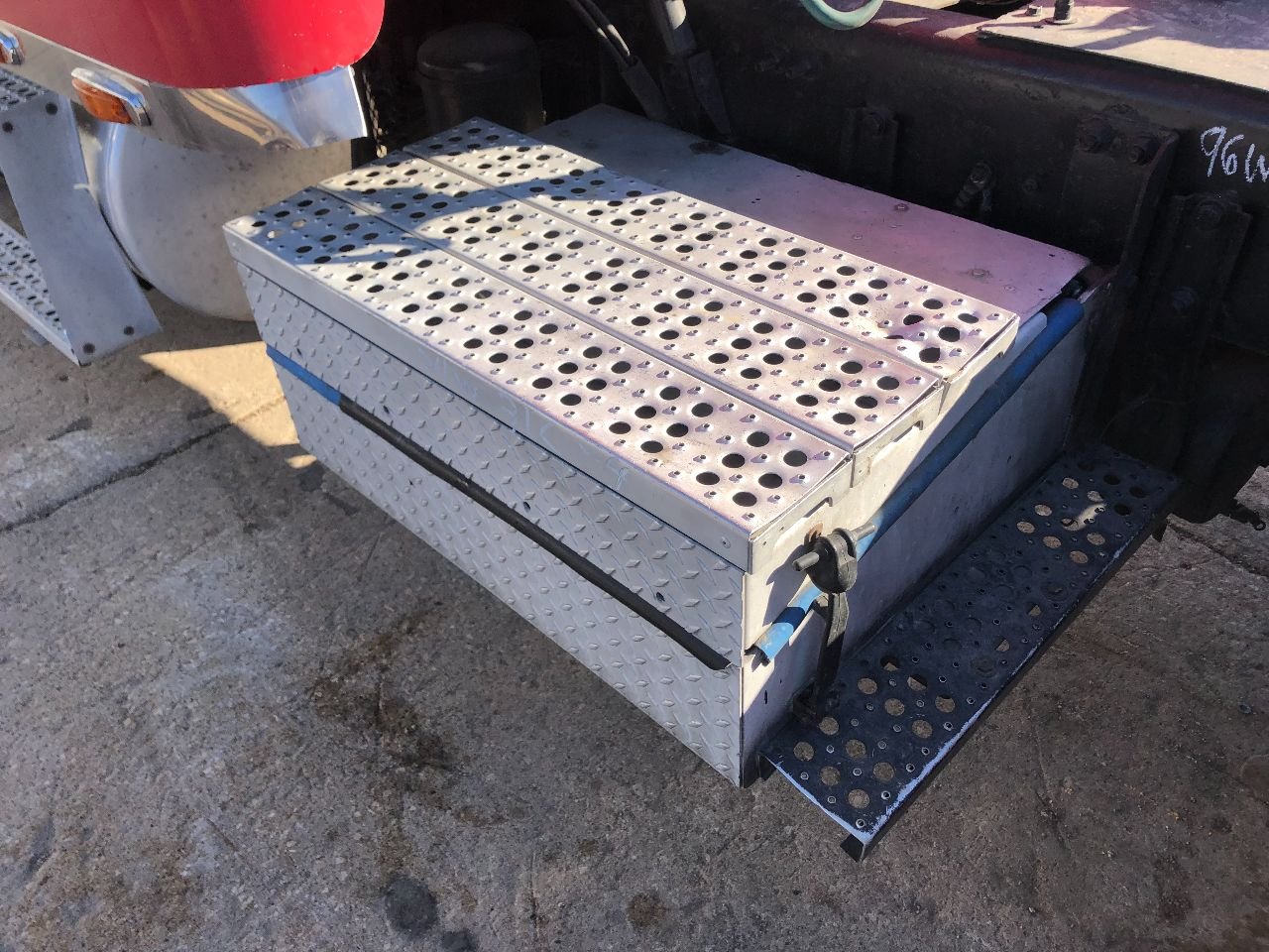 Freightliner FLD120 CLASSIC Battery Box Cover for Sale