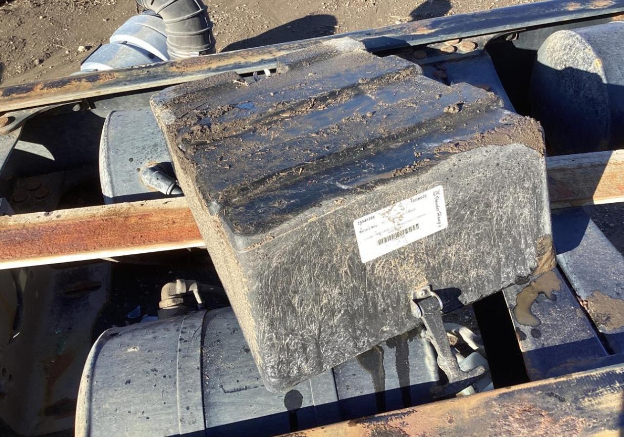 Mack GU500 Battery Box Cover for Sale