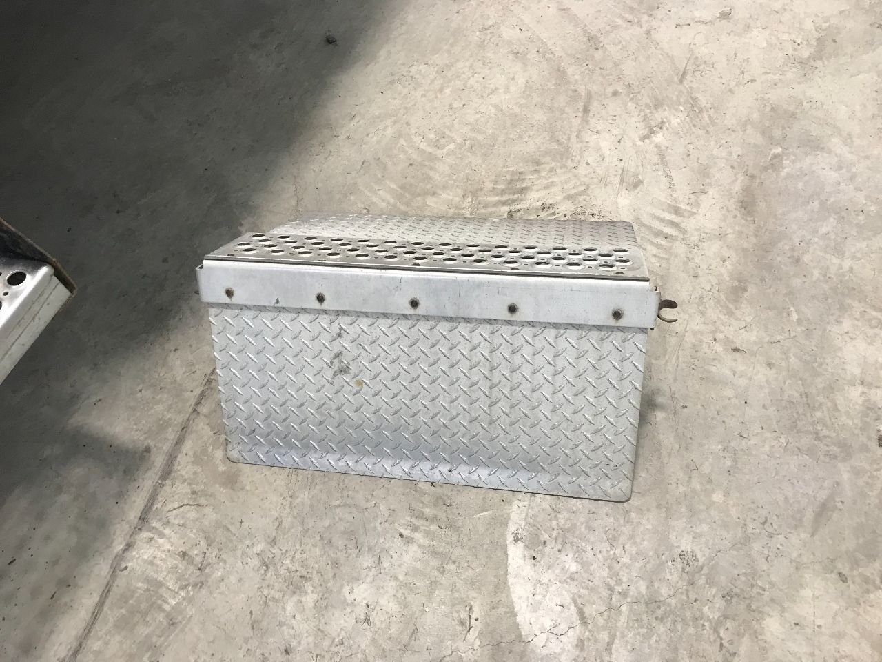 Kenworth T300 Battery Box Cover for Sale