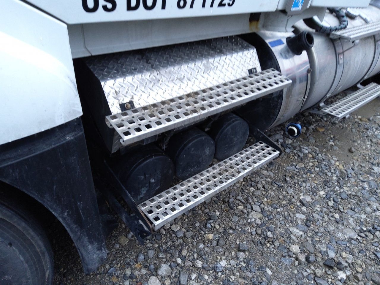 Volvo VNL Battery Box Cover for Sale