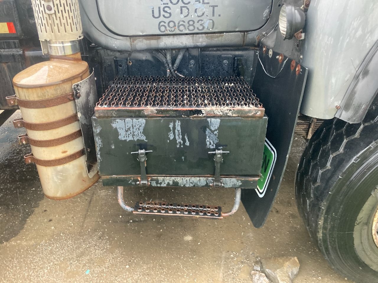 Mack DM800 Battery Box for Sale