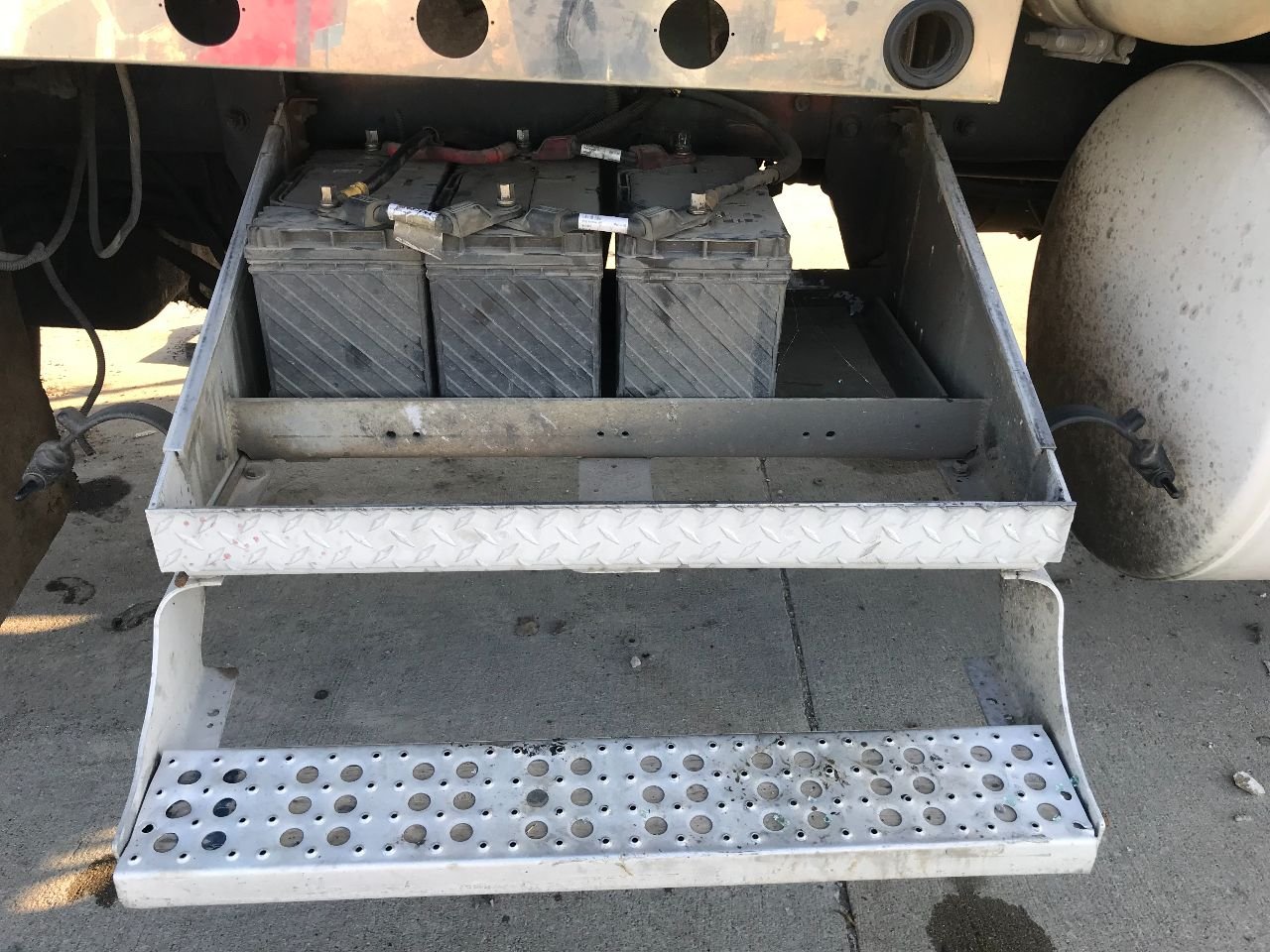 Freightliner FLD120 CLASSIC Battery Box for Sale