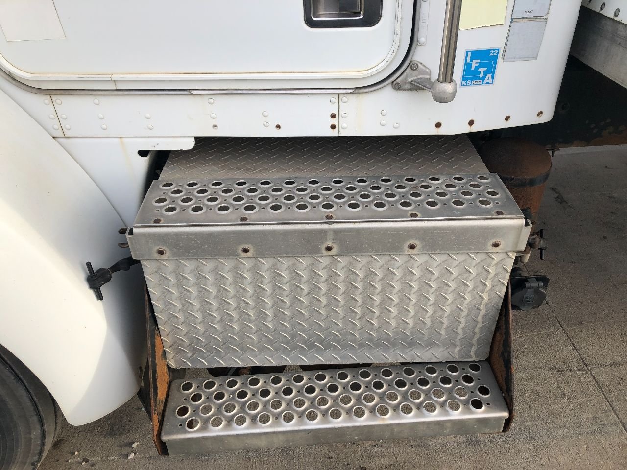 Kenworth T300 Battery Box for Sale