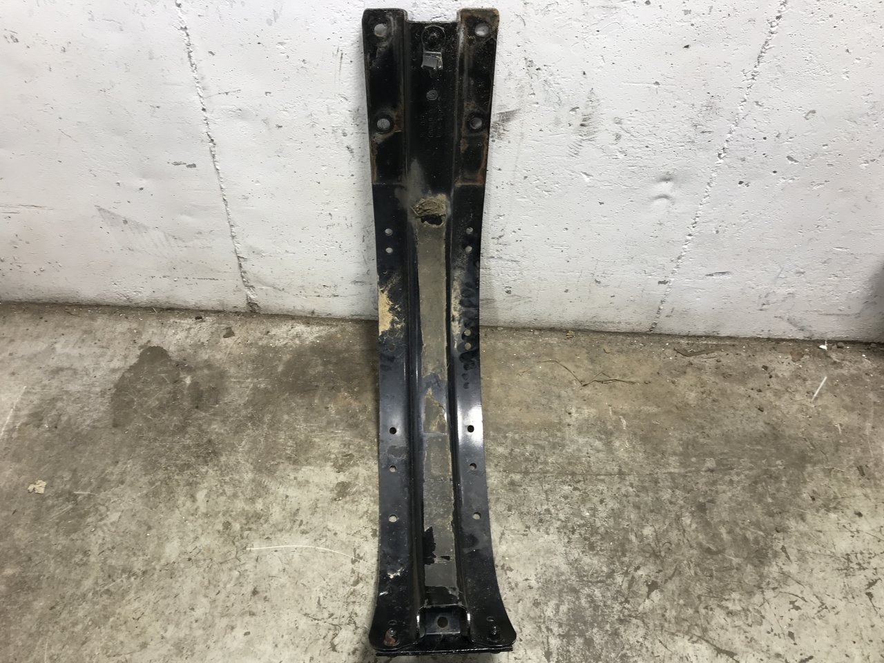 K85-1005-2 | Kenworth T800 Bracket, Skirt for Sale