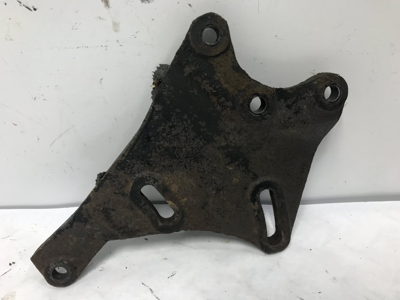446941K1 | International 446 Engine Bracket for Sale