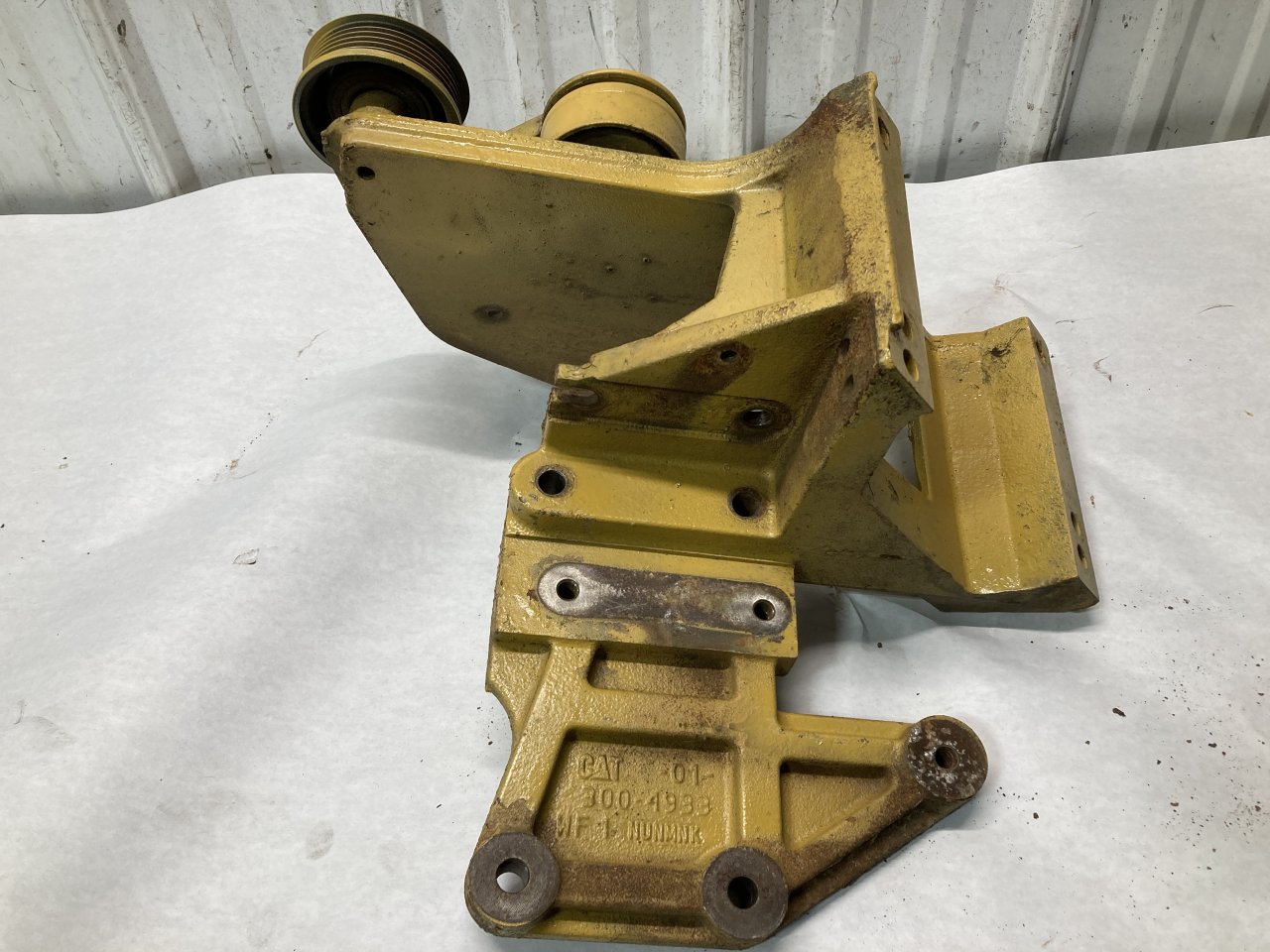 01-300-4933 | CAT C15 Engine Bracket for Sale