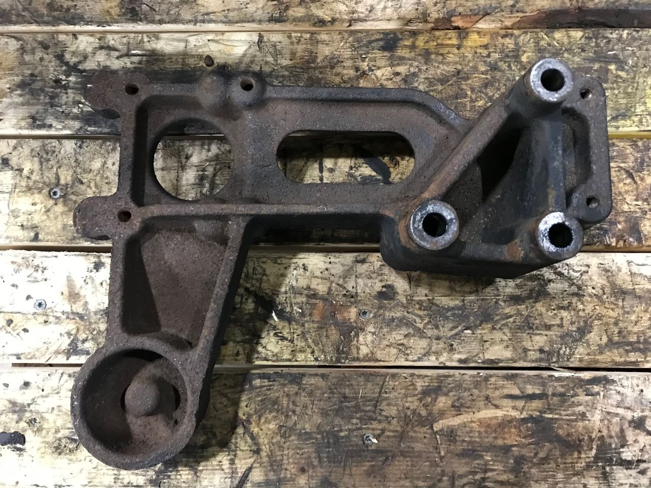 20371454 | Volvo D13 Engine Bracket for Sale