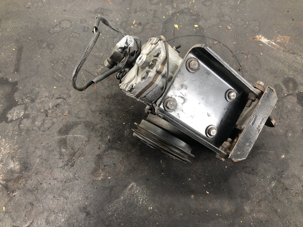 Cummins N14 CELECT+ Engine Bracket for Sale