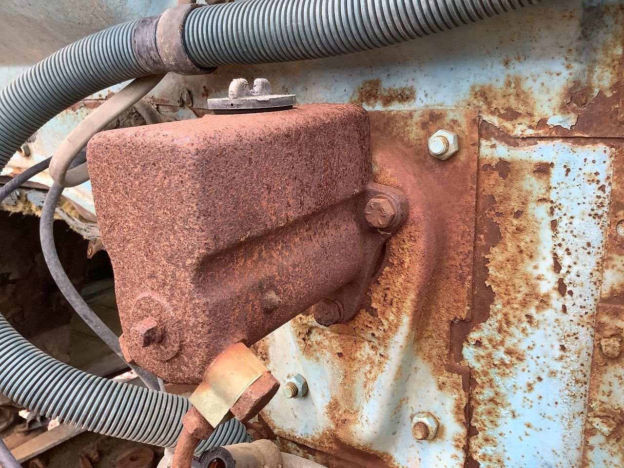 International S1800 Master Cylinder for Sale