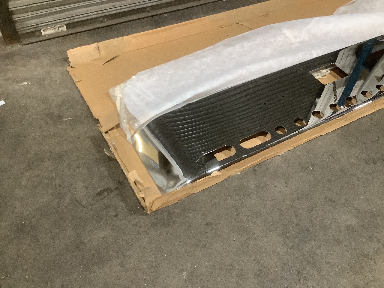 MA08C0010-06004R10 | Peterbilt 379 Bumper for Sale