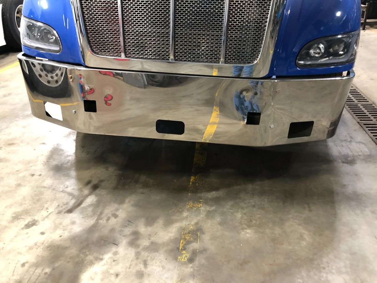 1086679 | Peterbilt 386 Bumper for Sale
