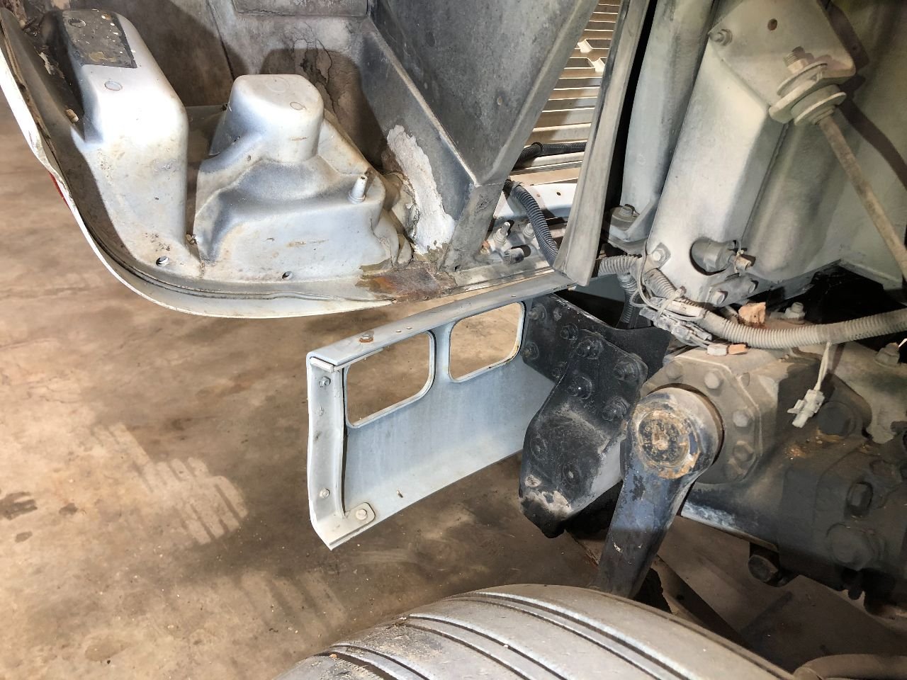 EL001024 | International 3900 Bumper for Sale