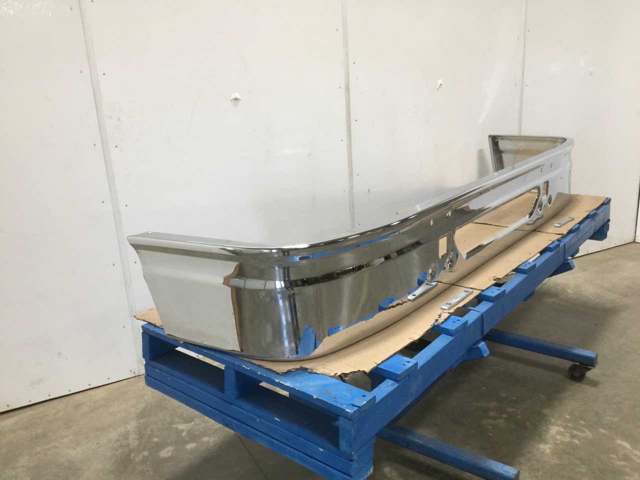 07-010101 | International 9400 Bumper for Sale