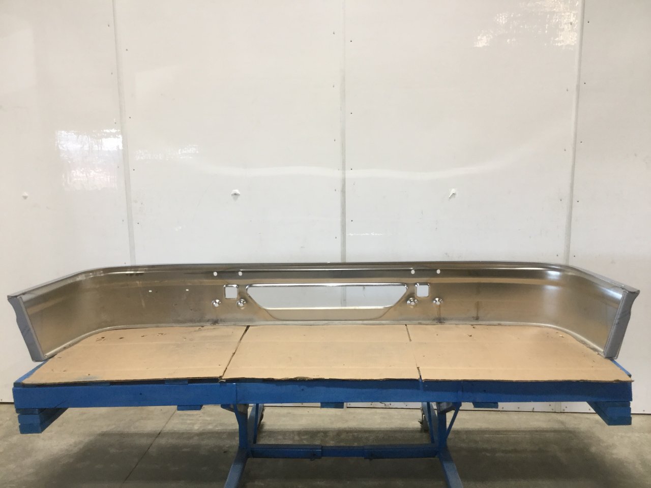 07-010101 | International 9400 Bumper for Sale