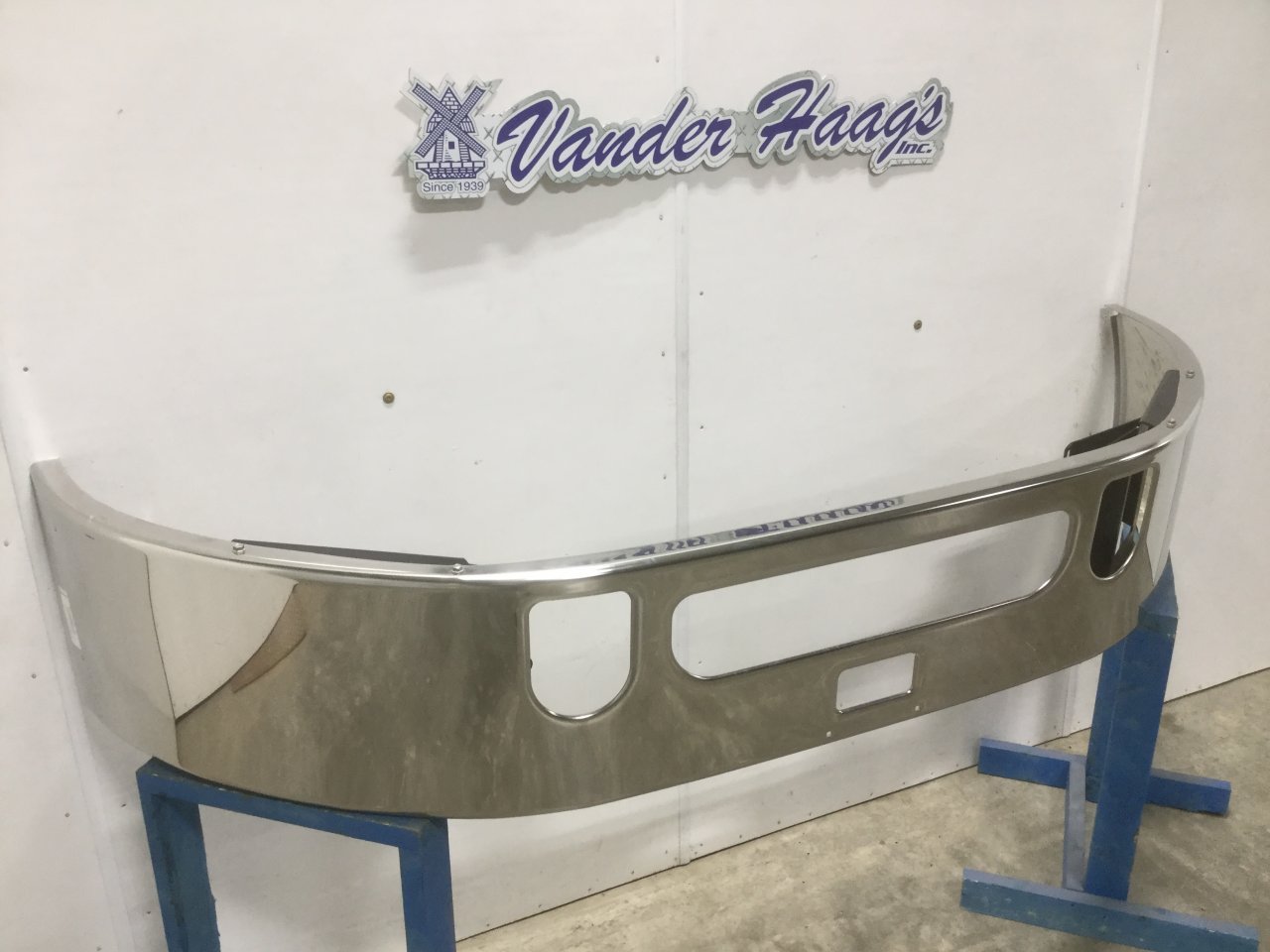 847217652818 | Mack AN (ANTHEM) Bumper for Sale