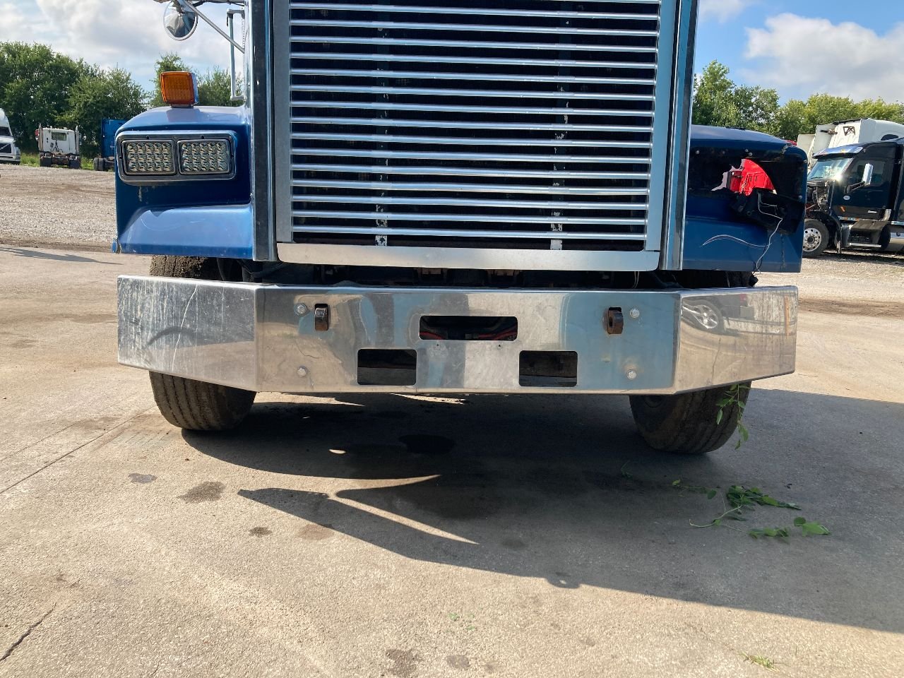 Freightliner FLD112SD Bumper for Sale