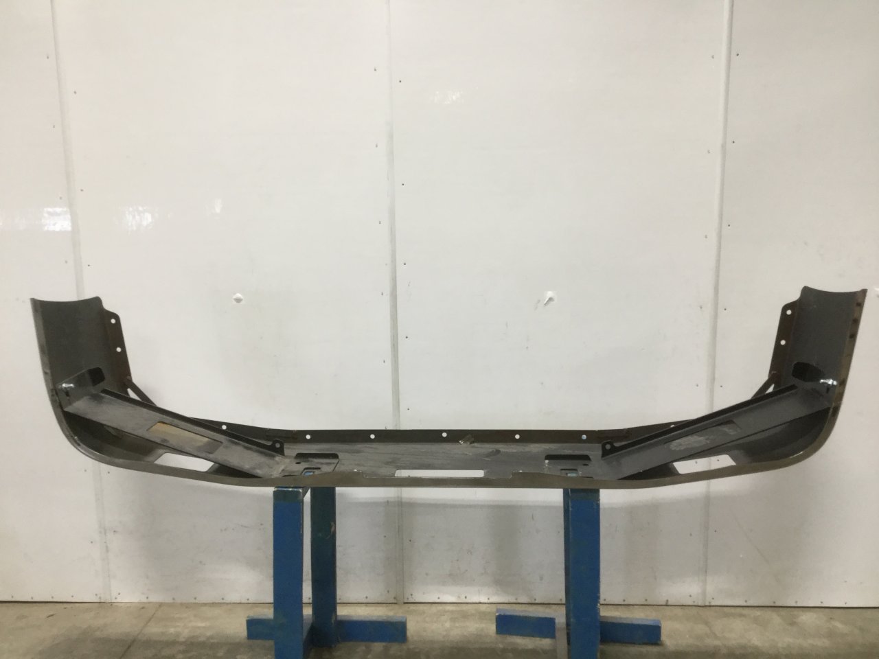 CI-2011-16 | Freightliner FLD120SD Bumper for Sale