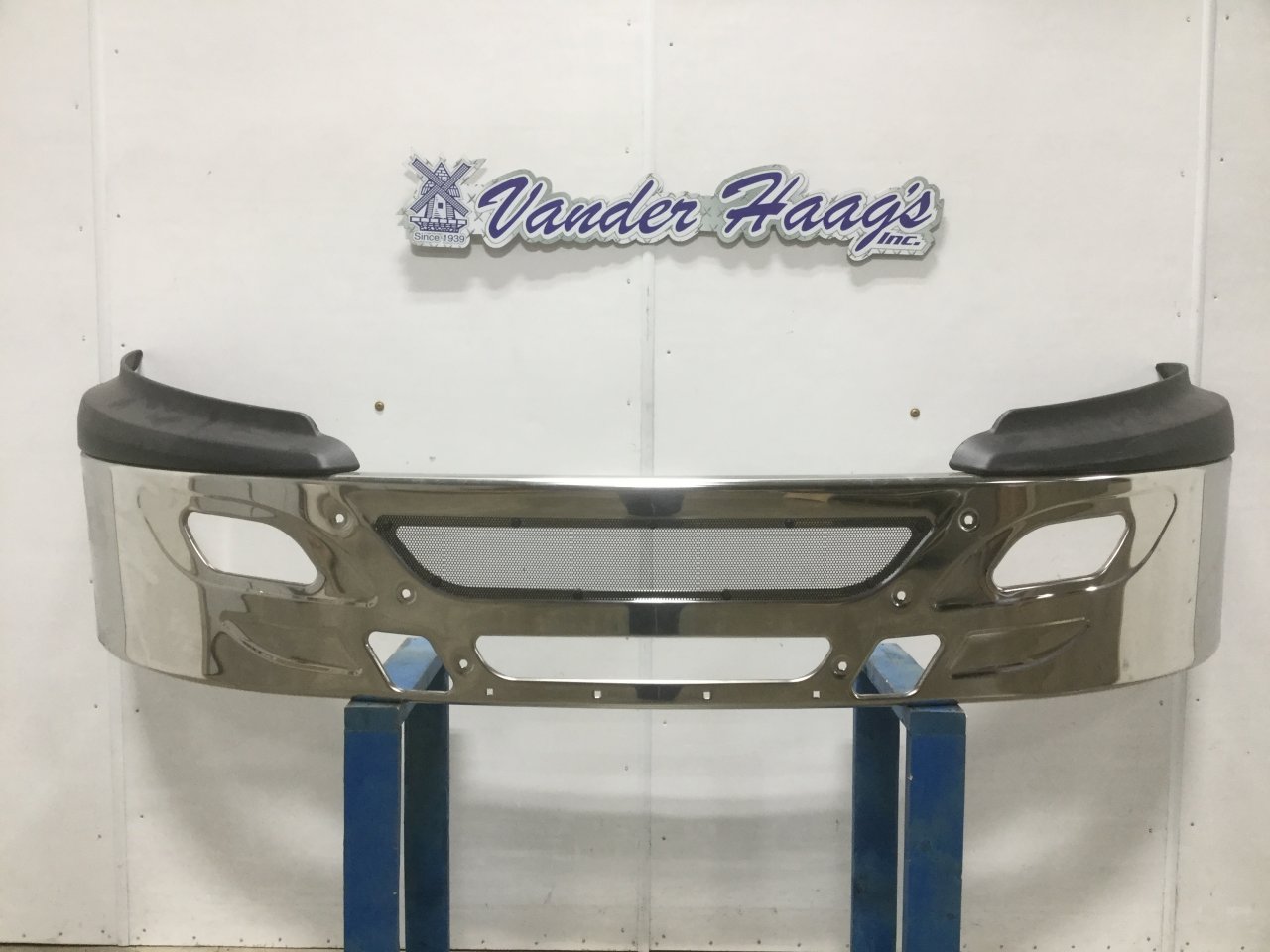 4064200C91 | International LT Bumper for Sale