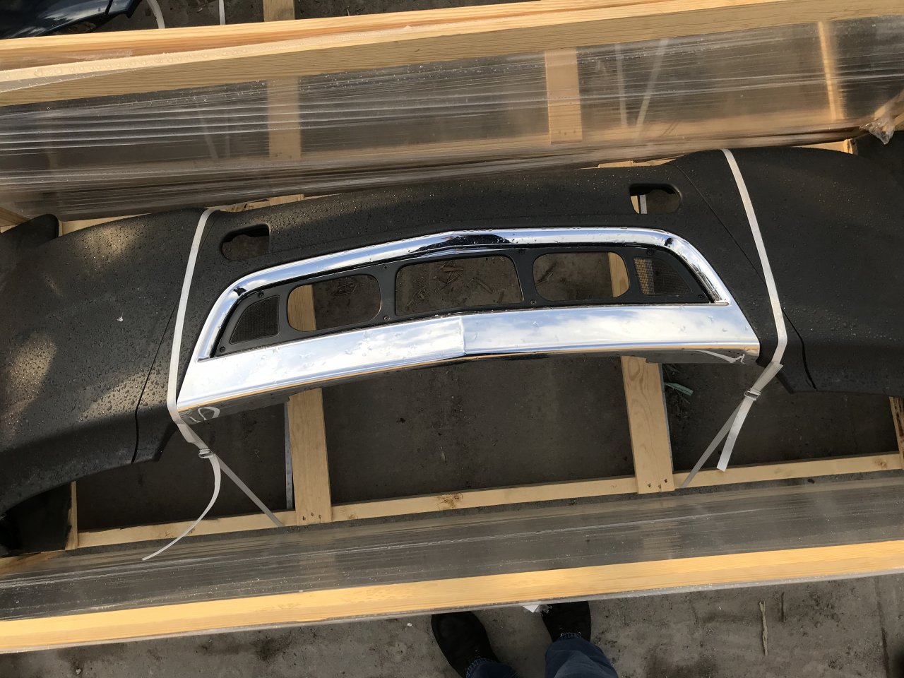 4169808C91 | International LT Bumper for Sale