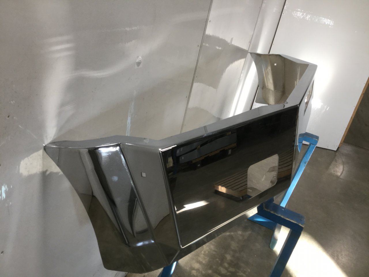 02-010102 | Kenworth T800 Bumper for Sale