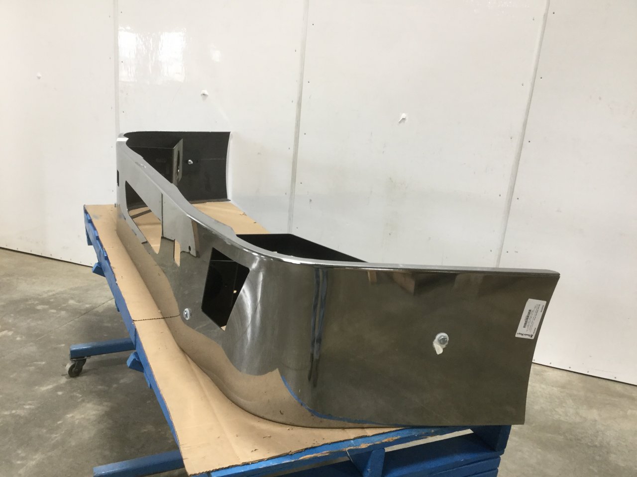 LH-5011-16 | Volvo VNL Bumper for Sale