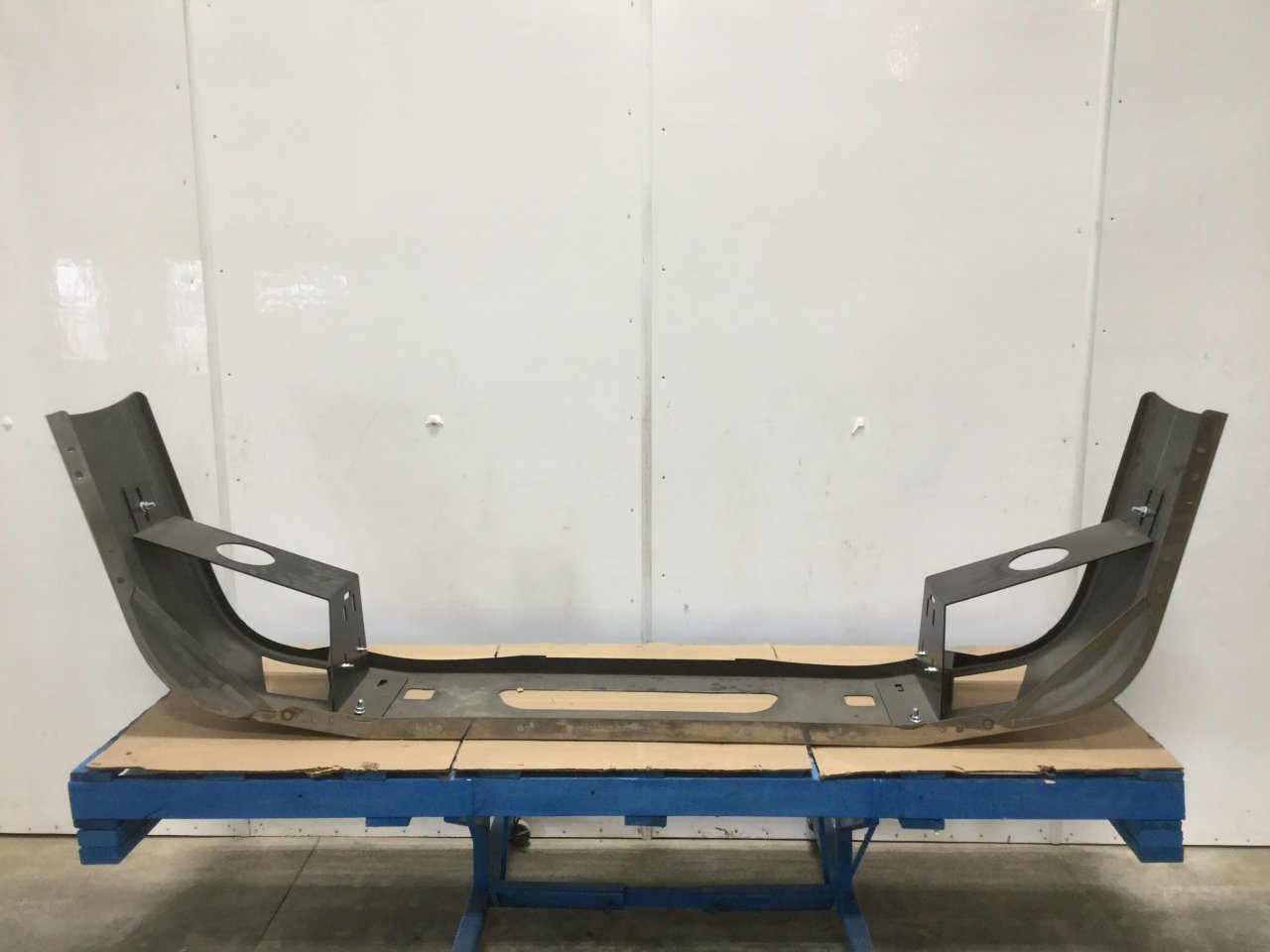 LH-5011-16 | Volvo VNL Bumper for Sale
