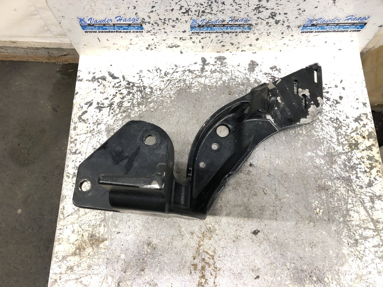 N11-1493 | Kenworth T700 Bumper Bracket, Front for Sale