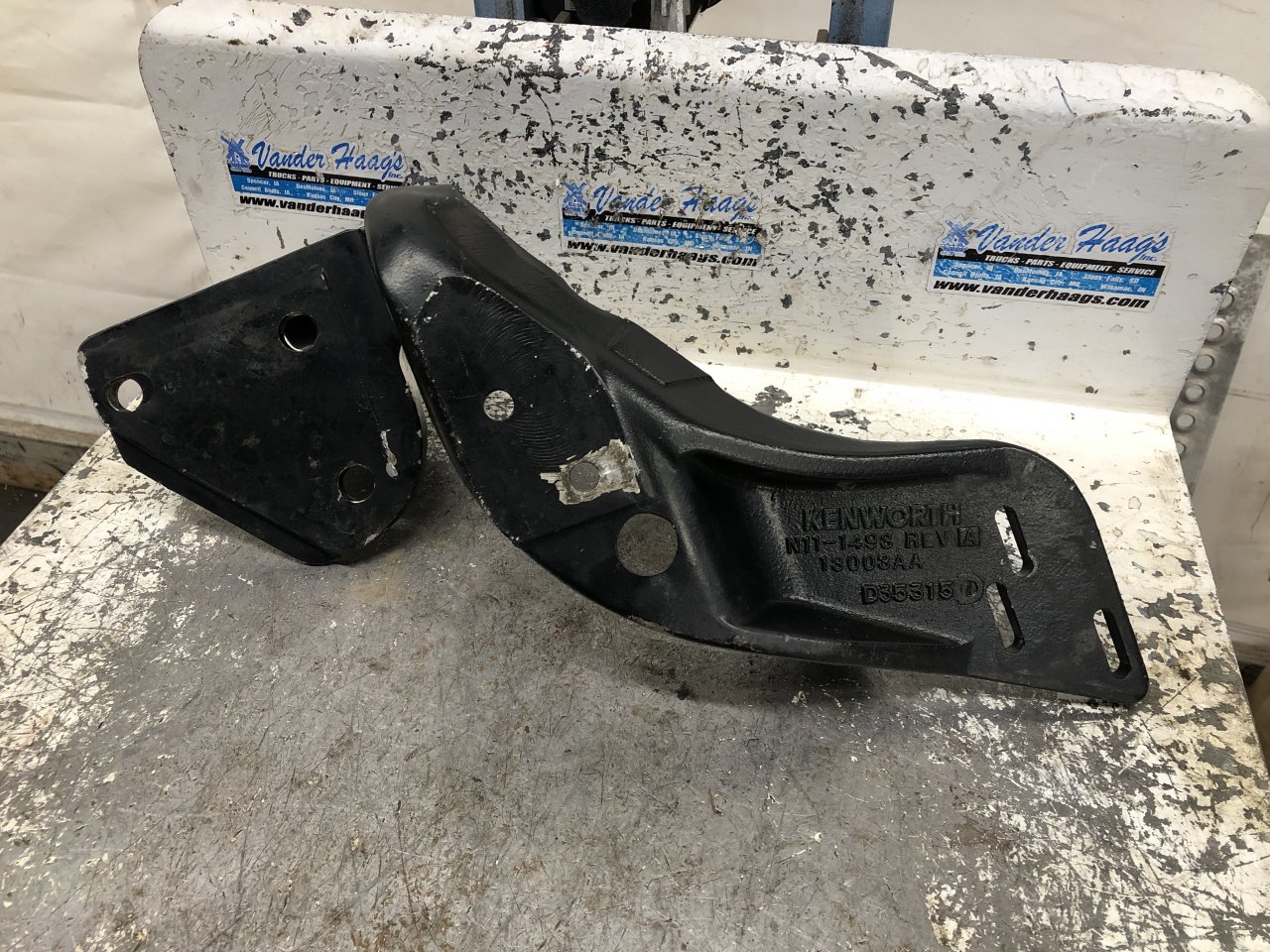 N11-1493 | Kenworth T700 Bumper Bracket, Front for Sale