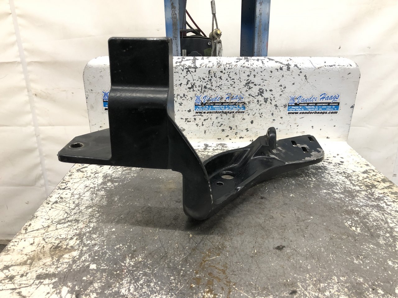 N11-1493 | Kenworth T700 Bumper Bracket, Front for Sale